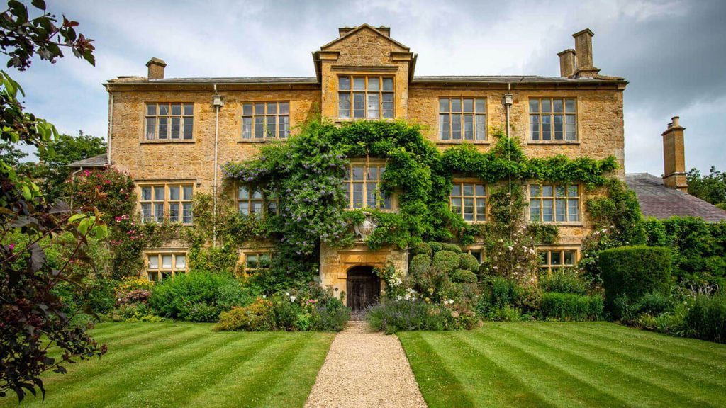 Cotswold Manor House – Front view - Interlace Network